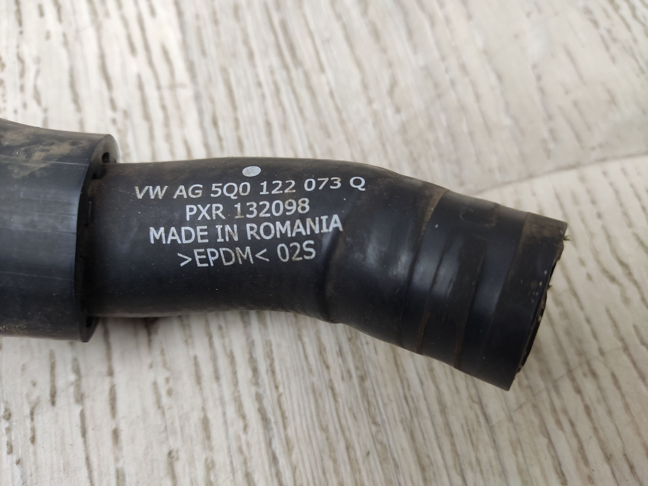 Купить Патрубок шланг системи охолодження води Audi A3 8V VW Golf 7 ...