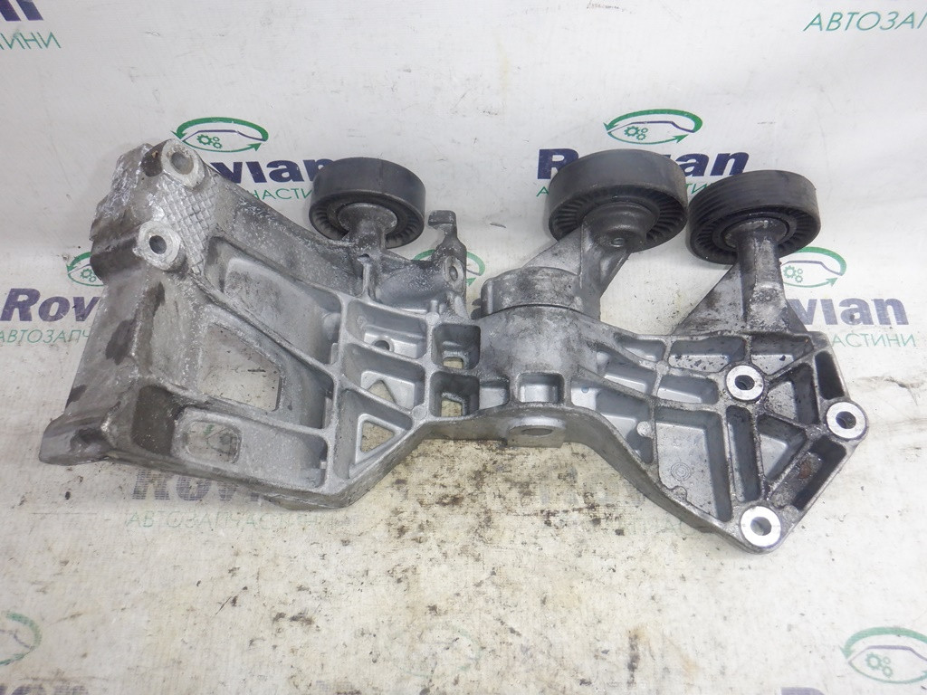 Купити Кронштейн кріплення навісного обладнання (2,0 MPI 8V) Mercedes ...