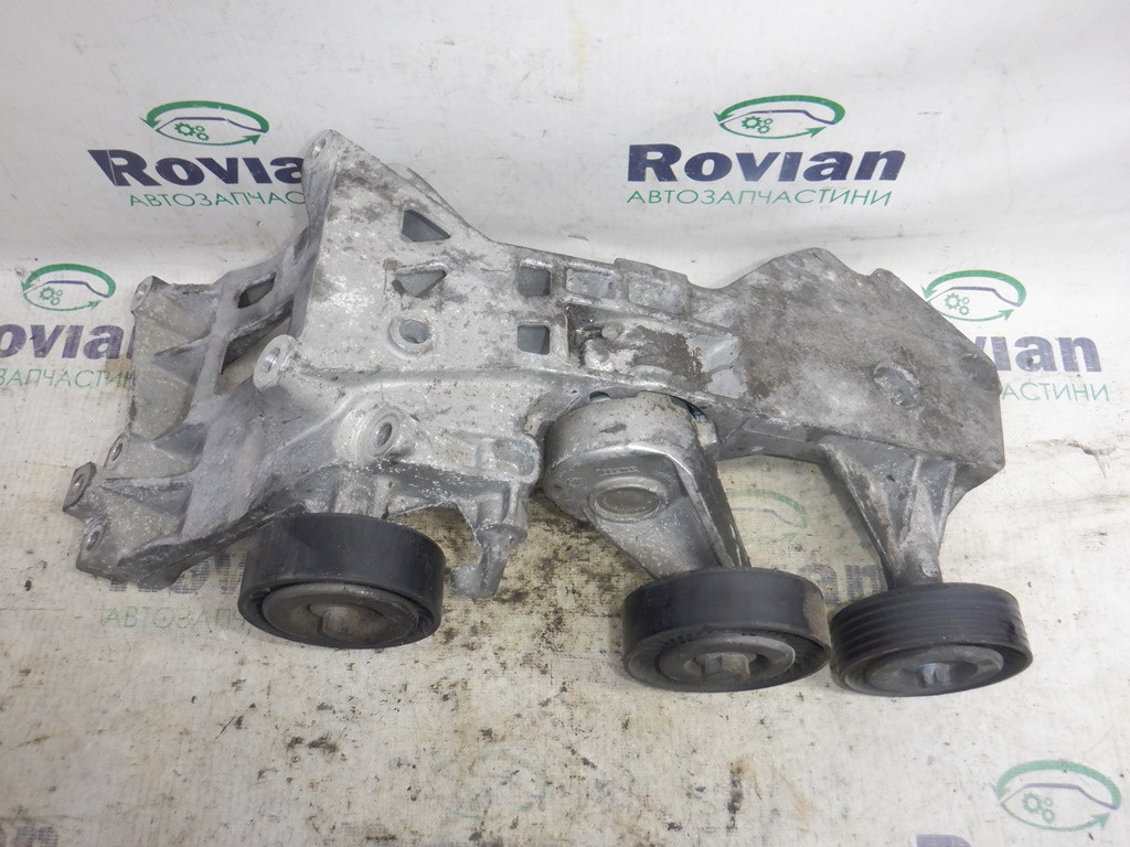 Купити Кронштейн кріплення навісного обладнання (2,0 MPI 8V) Mercedes ...