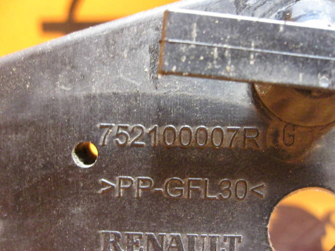 Купить Б/У Панель передняя (телевизор) RENAULT SCENIC III 752100007R ...