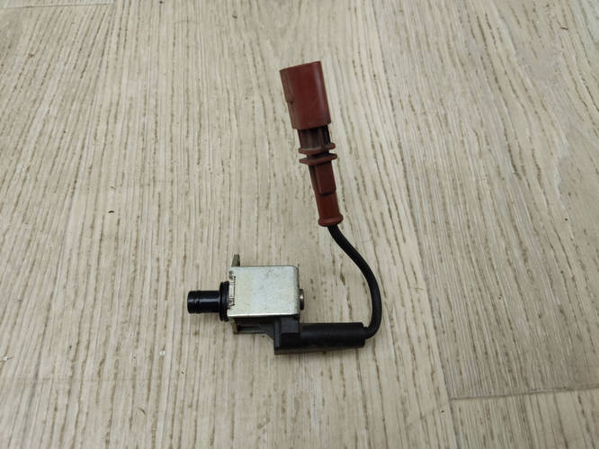 Електромагнітний клапан водяної помпи датчик насоса води VW Tiguan 2 ...