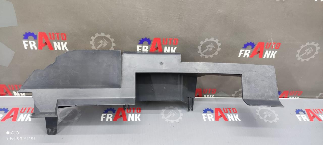 Дефлектор радіатора лівий/ кронштейн 8200158151 для Renault Megane II ...