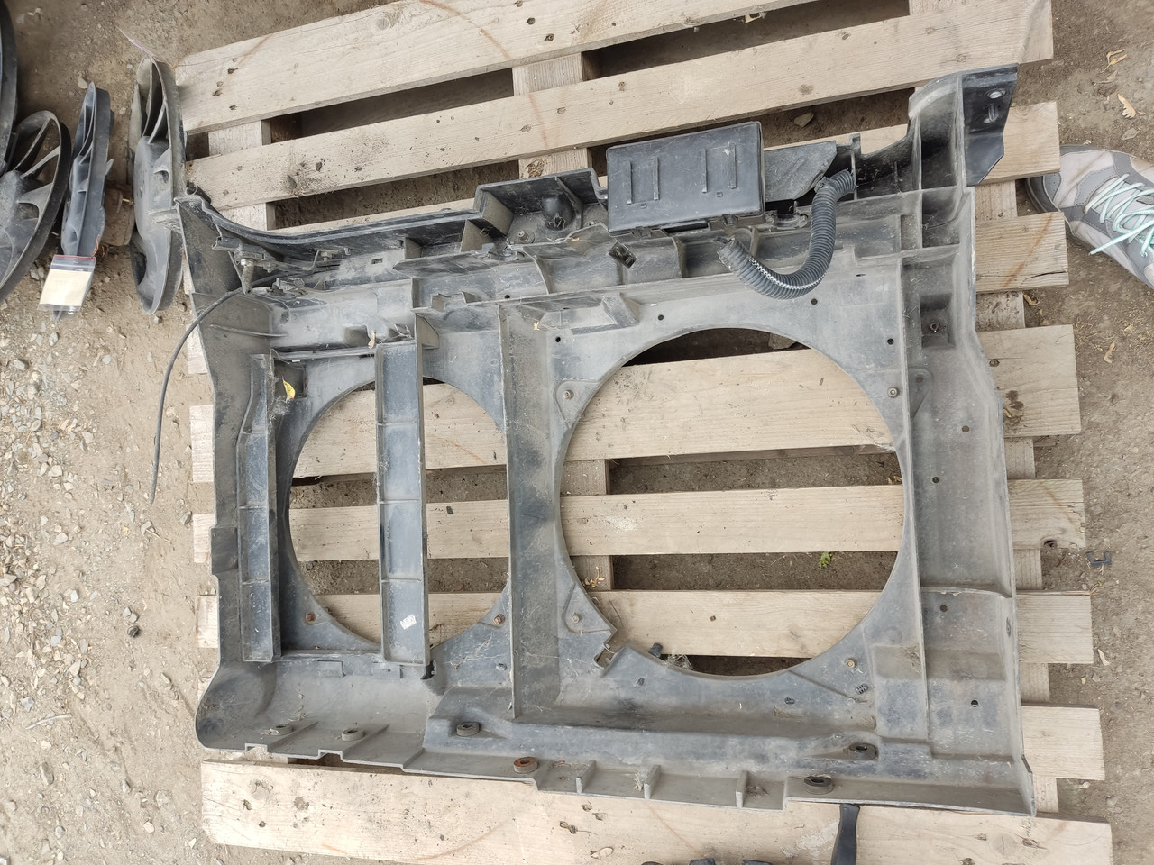 Купить Диффузор радиатора Peugeot 807 Citroen C8 2.2HDI 2.0HDI 16V ...