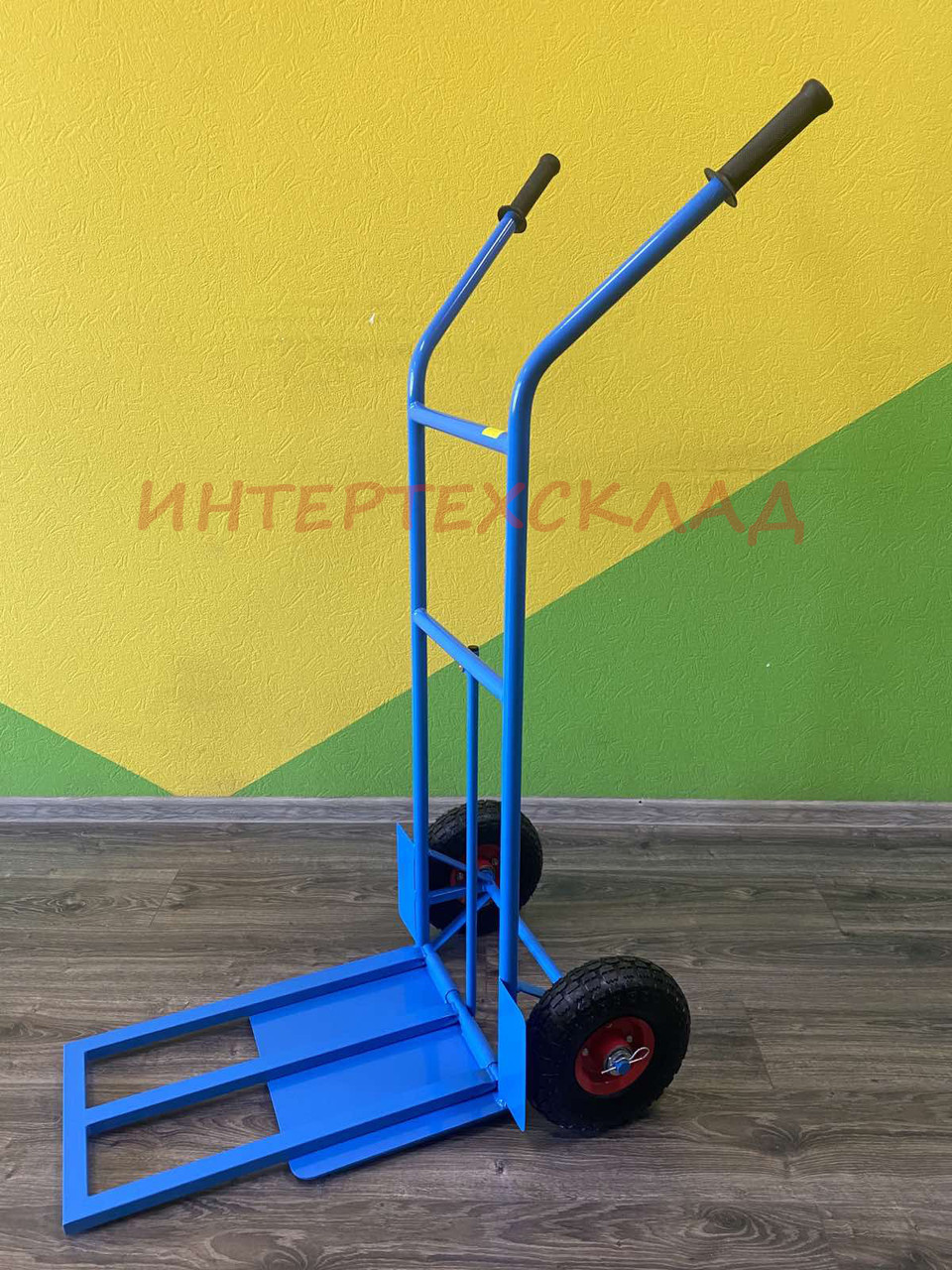 Тележка ручная с откидной платформой на колесах пневматических усилена ...