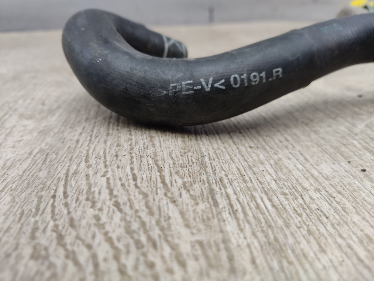 Купити Патрубок трубка системи охолодження шланг для води VW Passat B8 ...