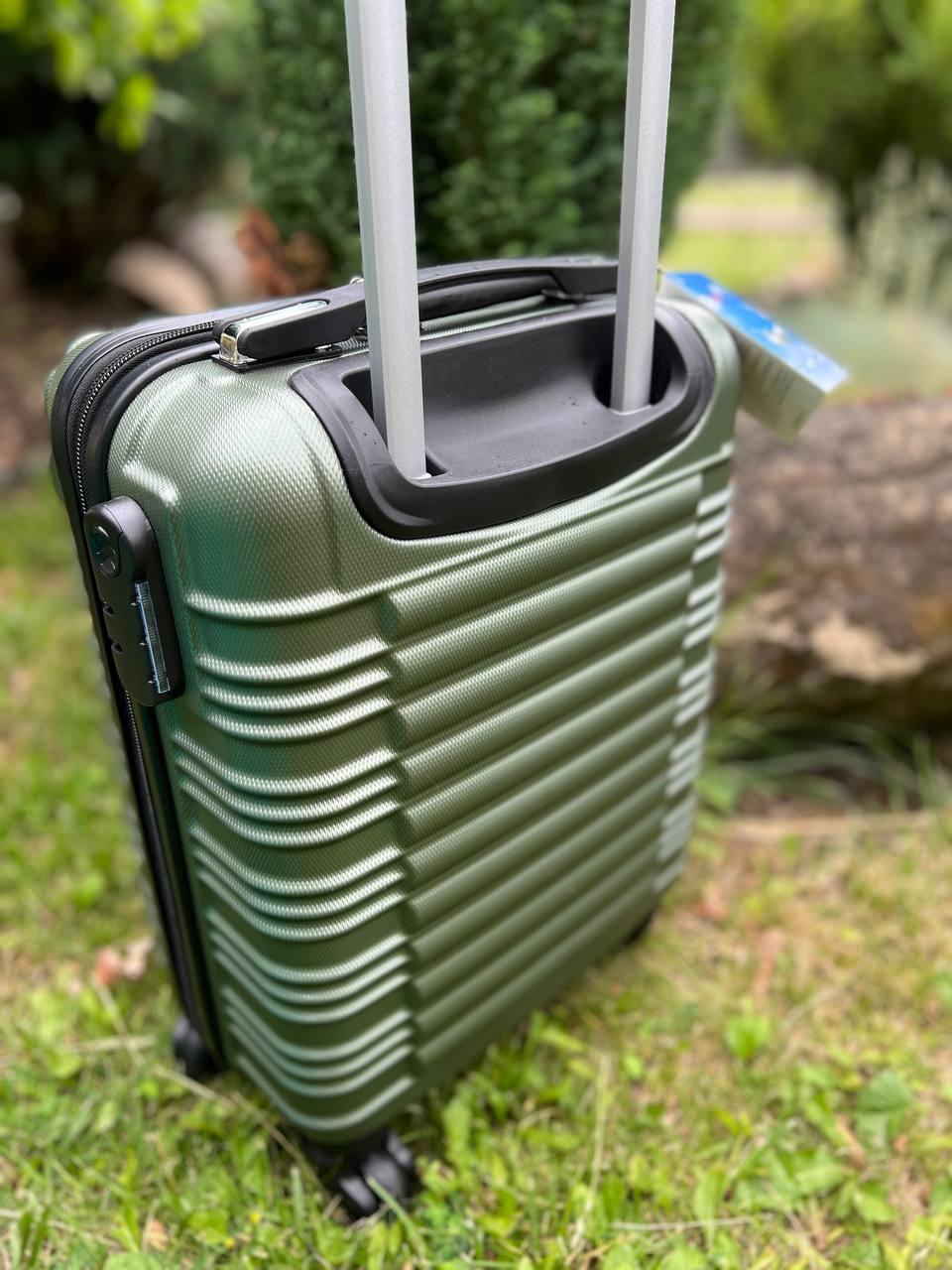 Чемоданы для ручной клади в самолет 40 x 30 x 20 цвет хаки, цена 1076 ...