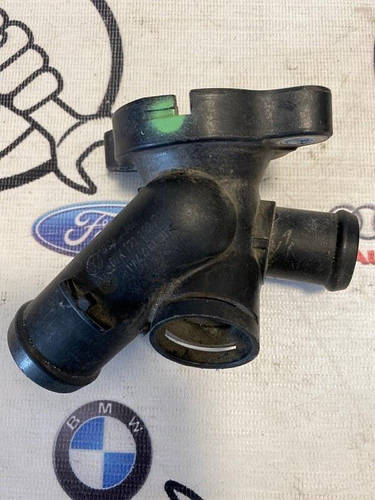 Фланец системы охлаждения Volkswagen Jetta (б/у) 07k121133e, цена 240 ...