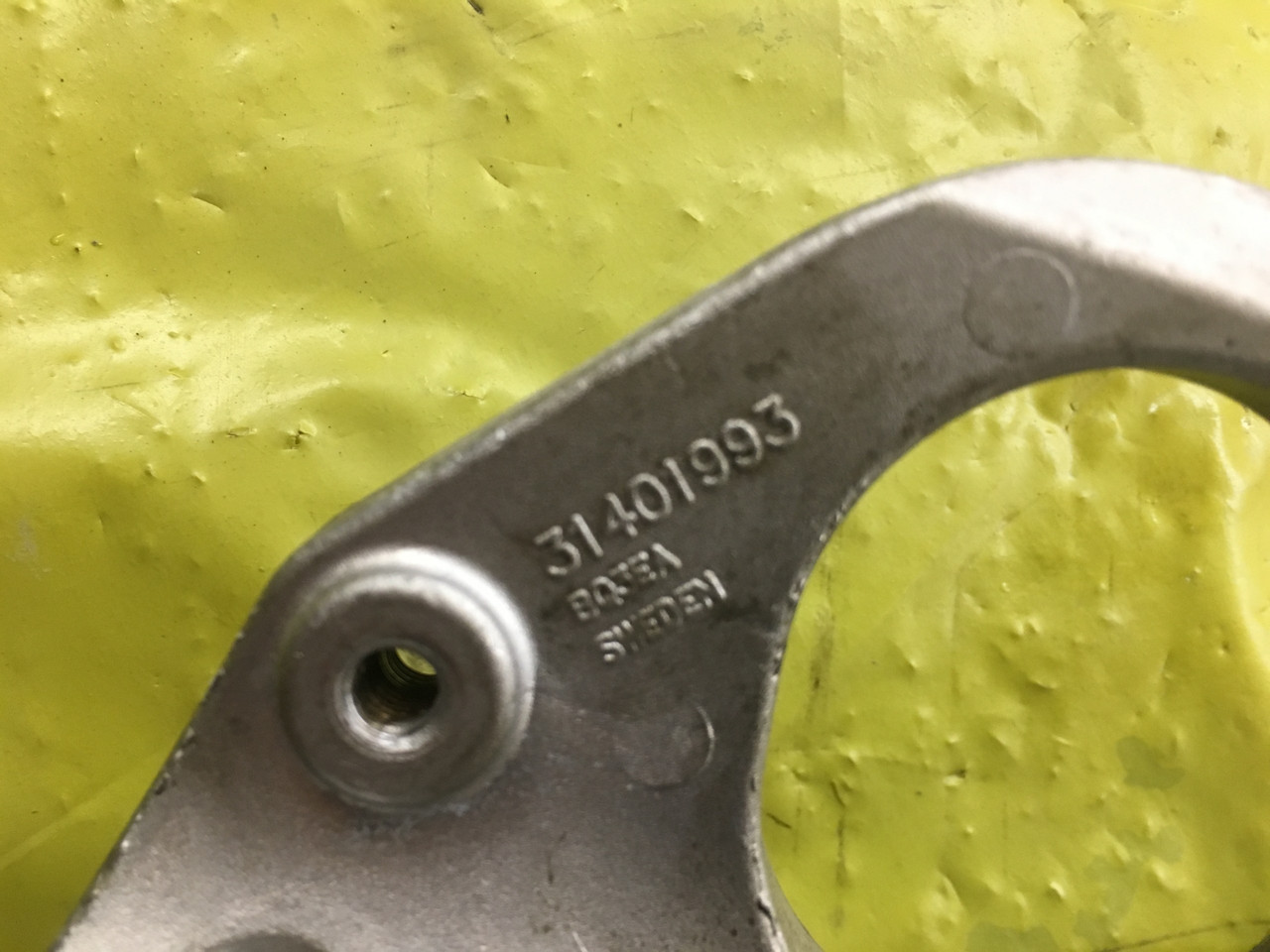 Купить Volvo XC90 2014- 2.0 D лапа кронштейн подвесной полуоси 31401993 ...