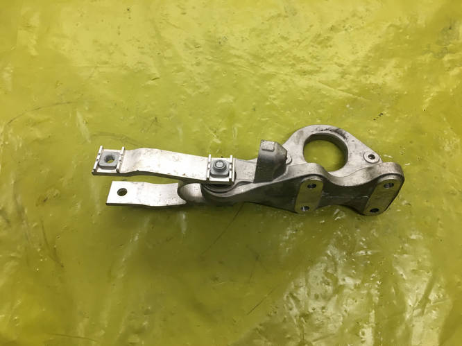 Купить Volvo XC90 2014- 2.0 D лапа кронштейн подвесной полуоси 31401993 ...