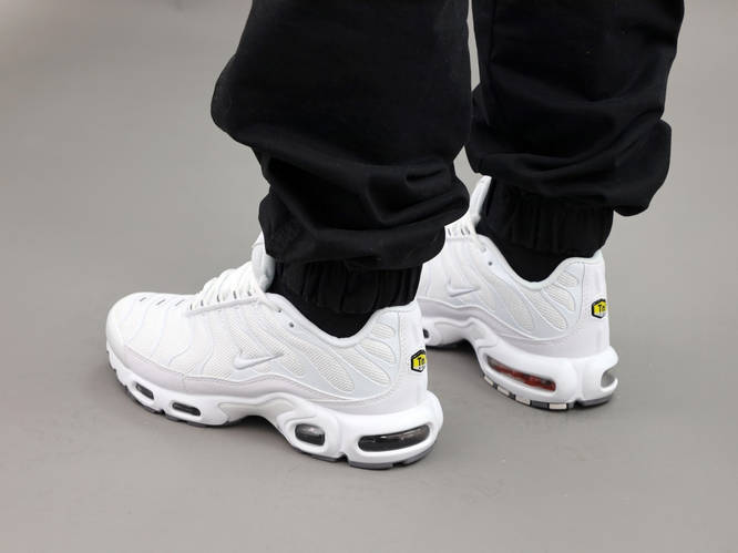 Купити Чоловічі білі Кросівки Nike Air Max Tn+, ціна 2490 ₴ - Prom.ua ...