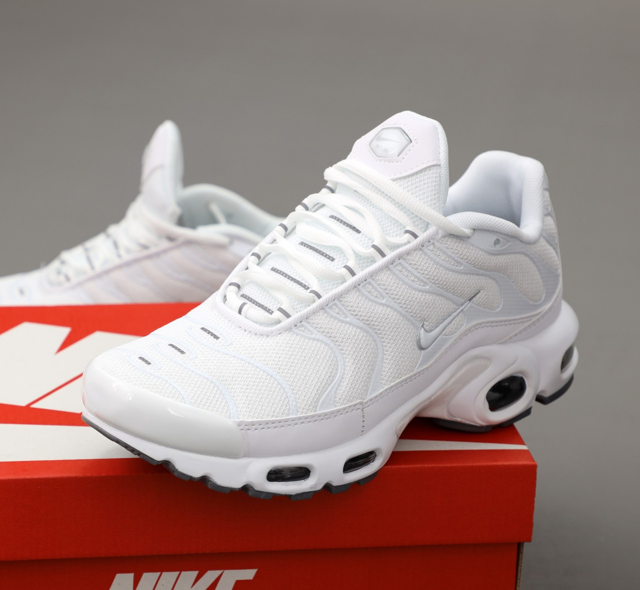 Купити Чоловічі білі Кросівки Nike Air Max Tn+, ціна 2490 ₴ - Prom.ua ...