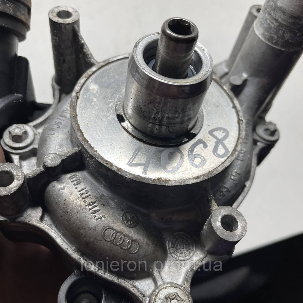 079121012D VAG НАСОС ОХЛАЖДЕНИЯ ДВИГАТЕЛЯ (ПОМПА ВОДЯНАЯ) VW TOUAREG 2 ...