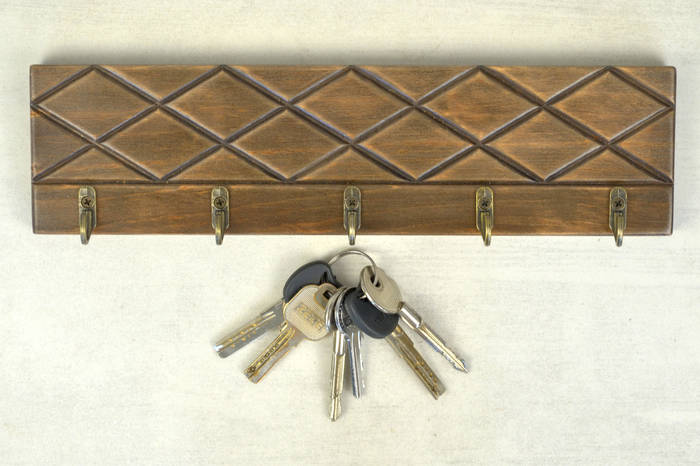 Купить Настенная деревянная ключница Mr Bell Diamond Тёмно коричневая 5 ключей Mb01 07 цена