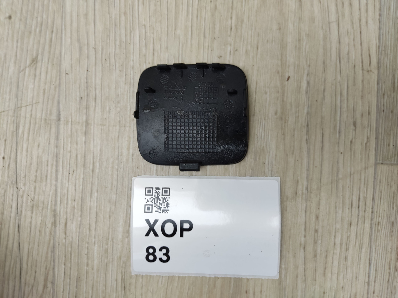 Купить Заглушка буксирувального крюка гака заднього бампера Volvo XC60 ...