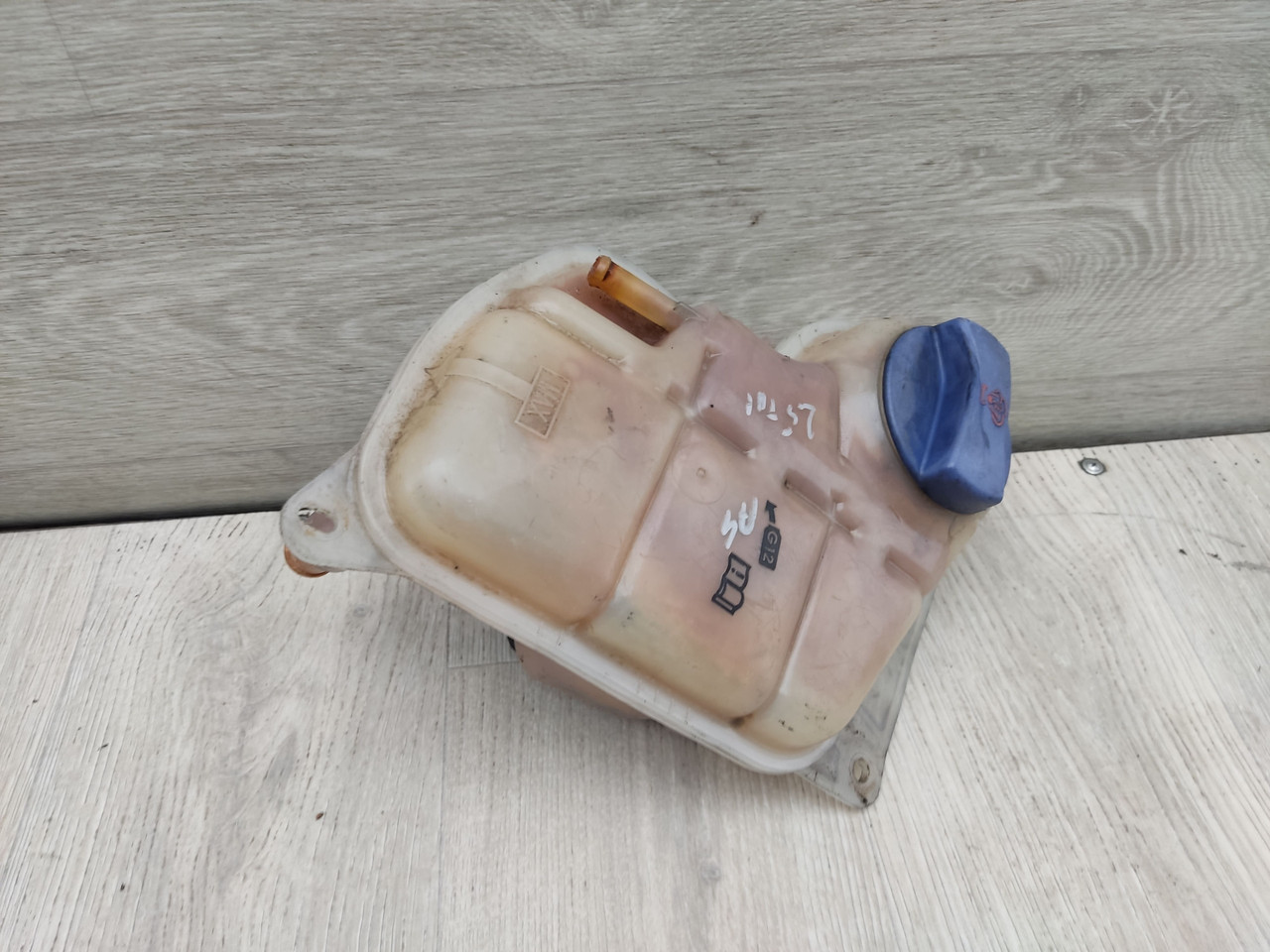 Купити Бак Бачок системи охолодження розширювальний Audi A6 C7 A6 C6 A4 ...