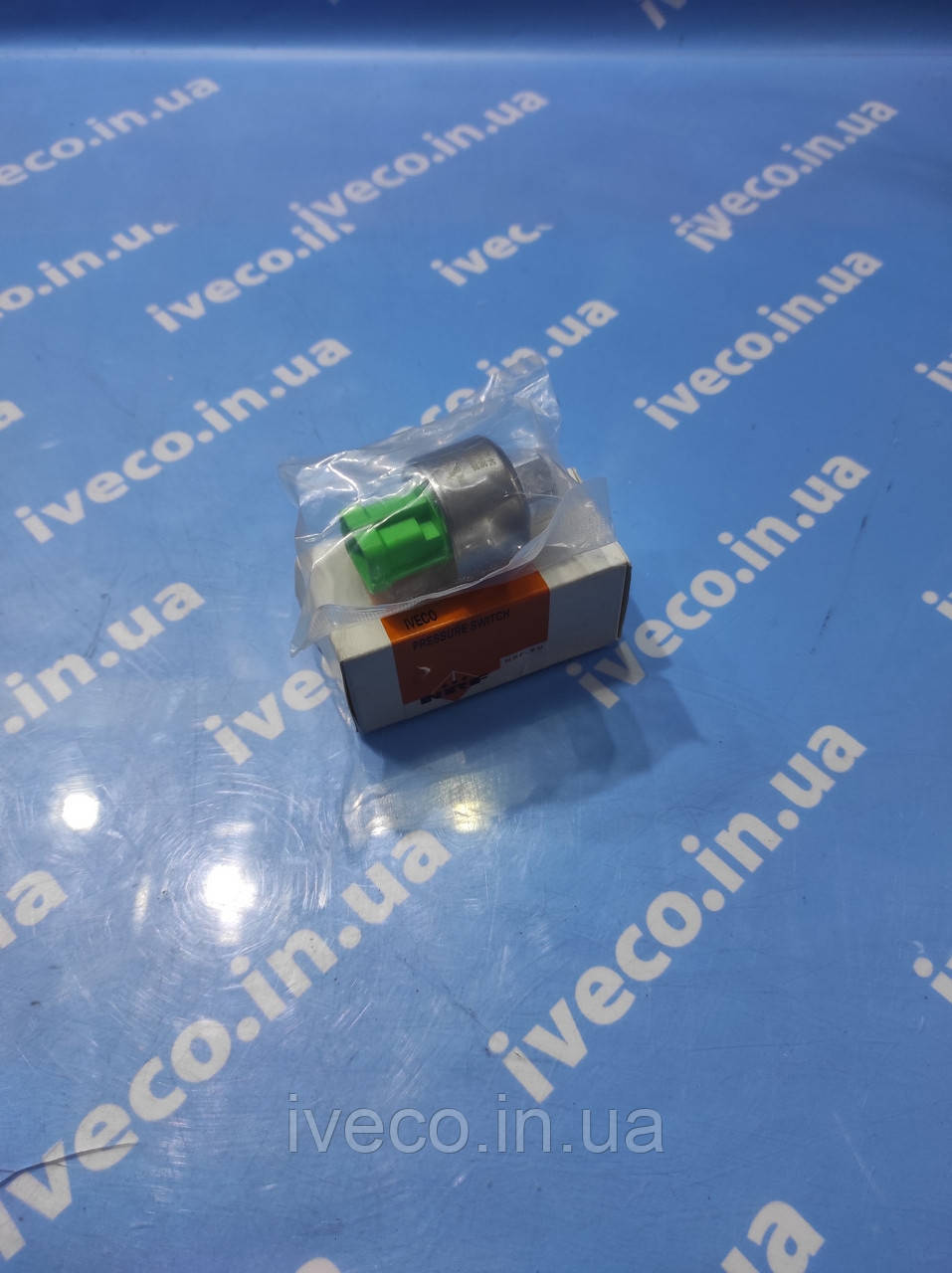 Датчик давления кондиционера Iveco Stralis Trakker 504020509 NRF38962 ...
