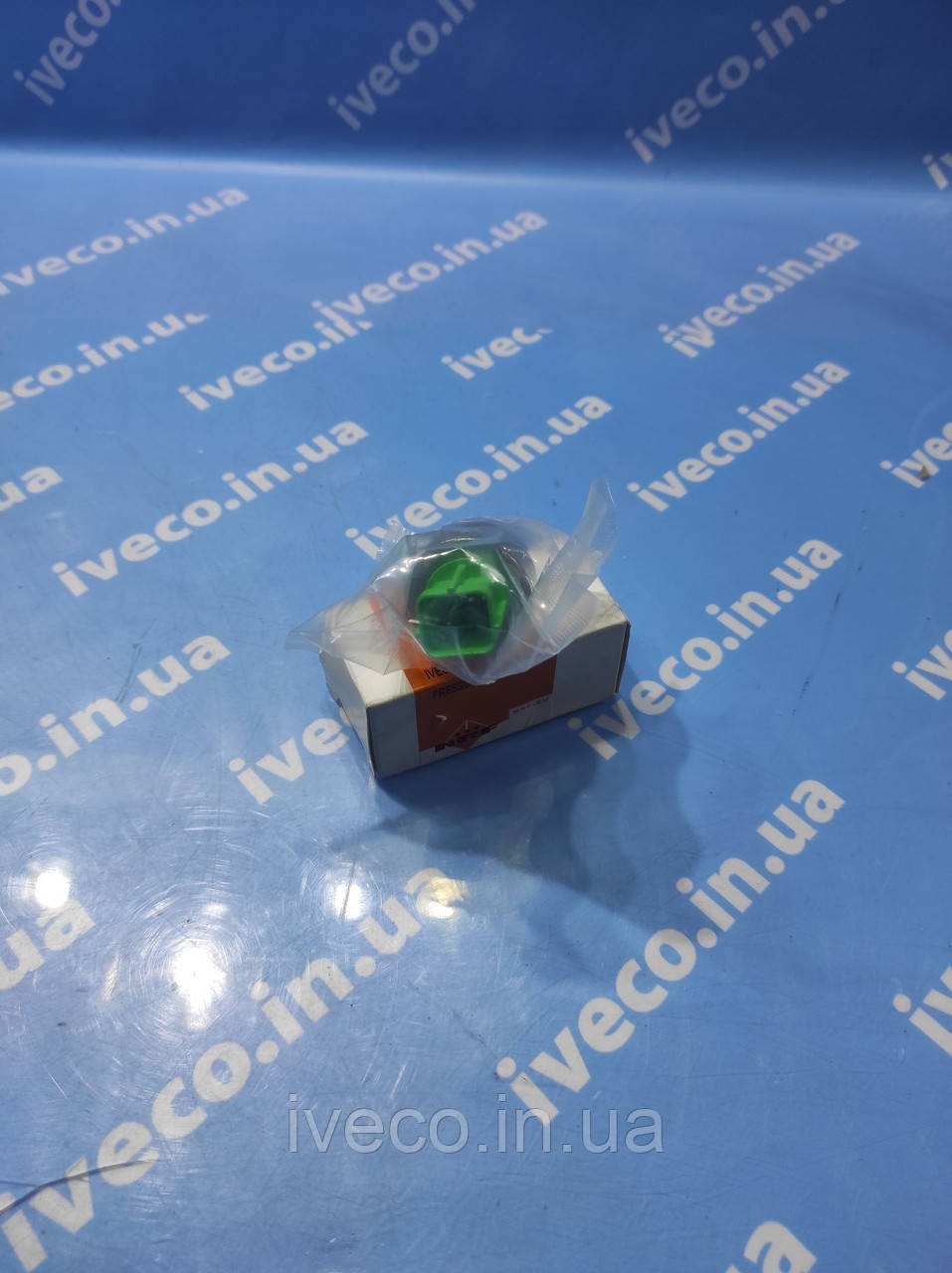 Датчик давления кондиционера Iveco Stralis Trakker 504020509 NRF38962 ...