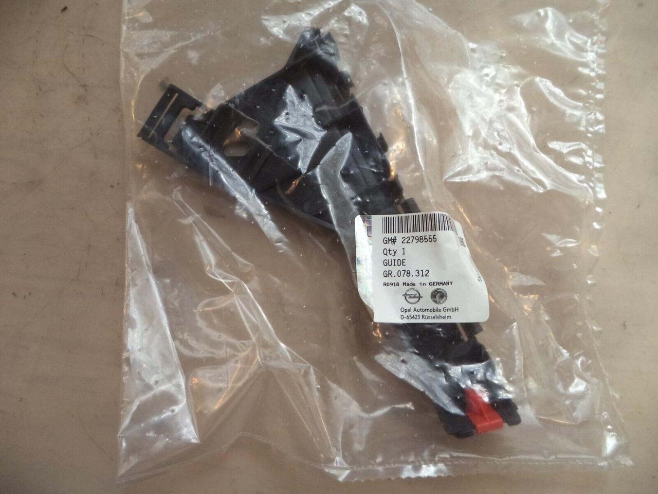 Напрямна переднього бампера ліва GM 22798555 OPEL Insignia&Buick Regal ...