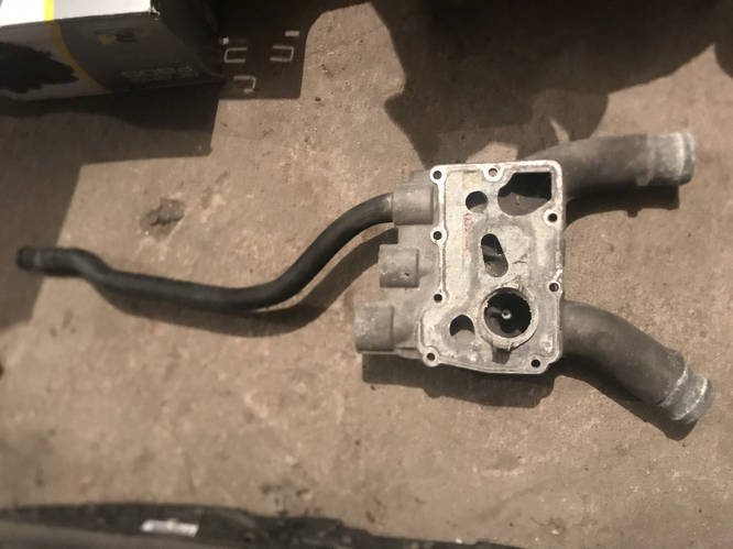 Корпус термостата Porsche Cayenne 4.5 , 4.5 турбо 2004г 2005 г 2006г ...