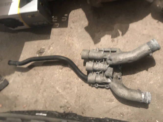 Корпус термостата Porsche Cayenne 4.5 , 4.5 турбо 2004г 2005 г 2006г ...