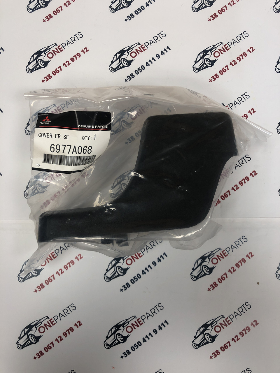 Крышка крепления пассажирского сидения задняя правая Mitsubishi ...