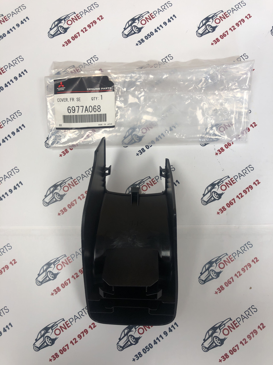 Крышка крепления пассажирского сидения задняя правая Mitsubishi ...