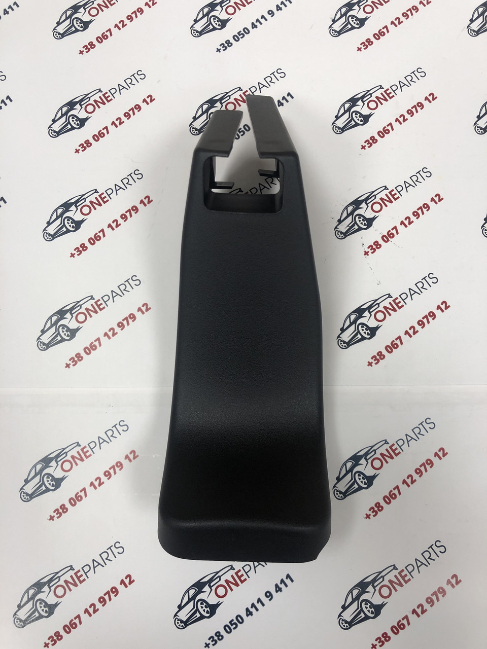 Крышка крепления водительского сидения задняя правая Mitsubishi ...