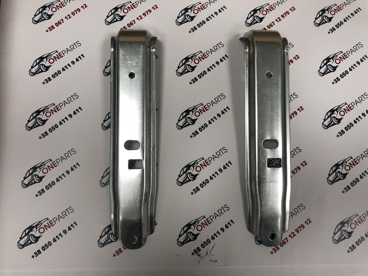 Купить Кронштейн усилителя верхнего центральный ONEPARTS - 6400D977 ...