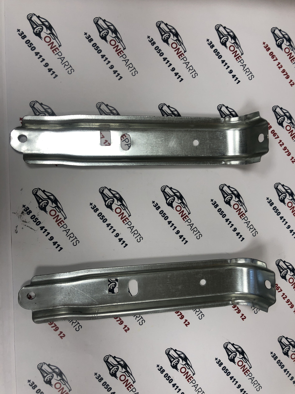 Купить Кронштейн усилителя верхнего центральный ONEPARTS - 6400D977 ...