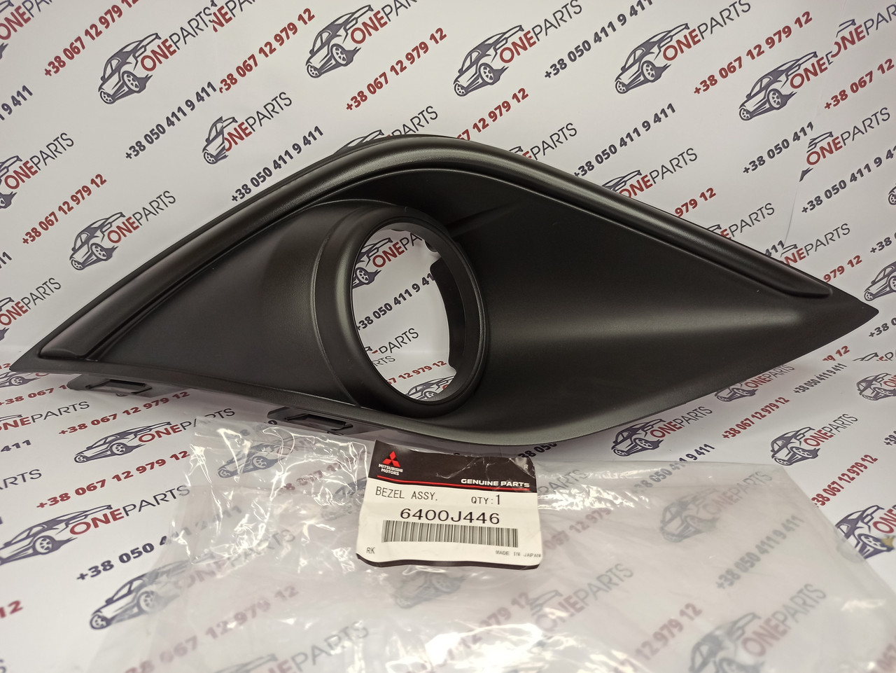 Купити Рамка протитуманної фари права Mitsubishi Outlander 3 - 6400J446 ...