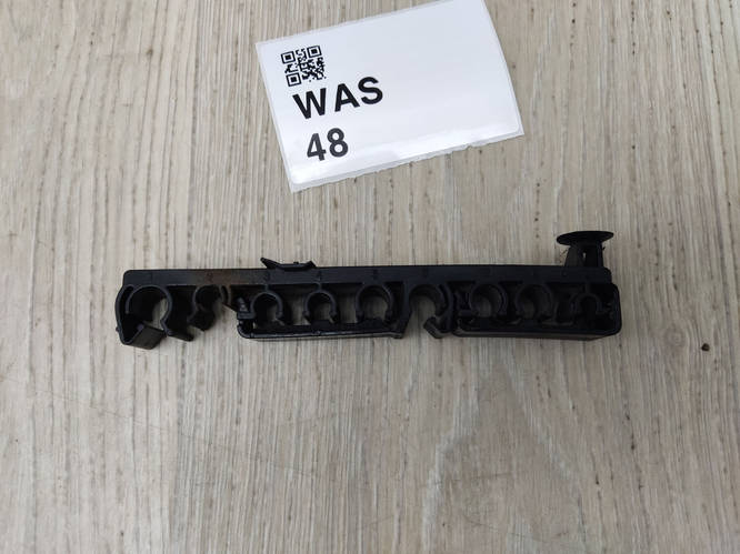 Купити Кронштейн кріплення фіксатор тримач електропроводки VW Passat B6 ...