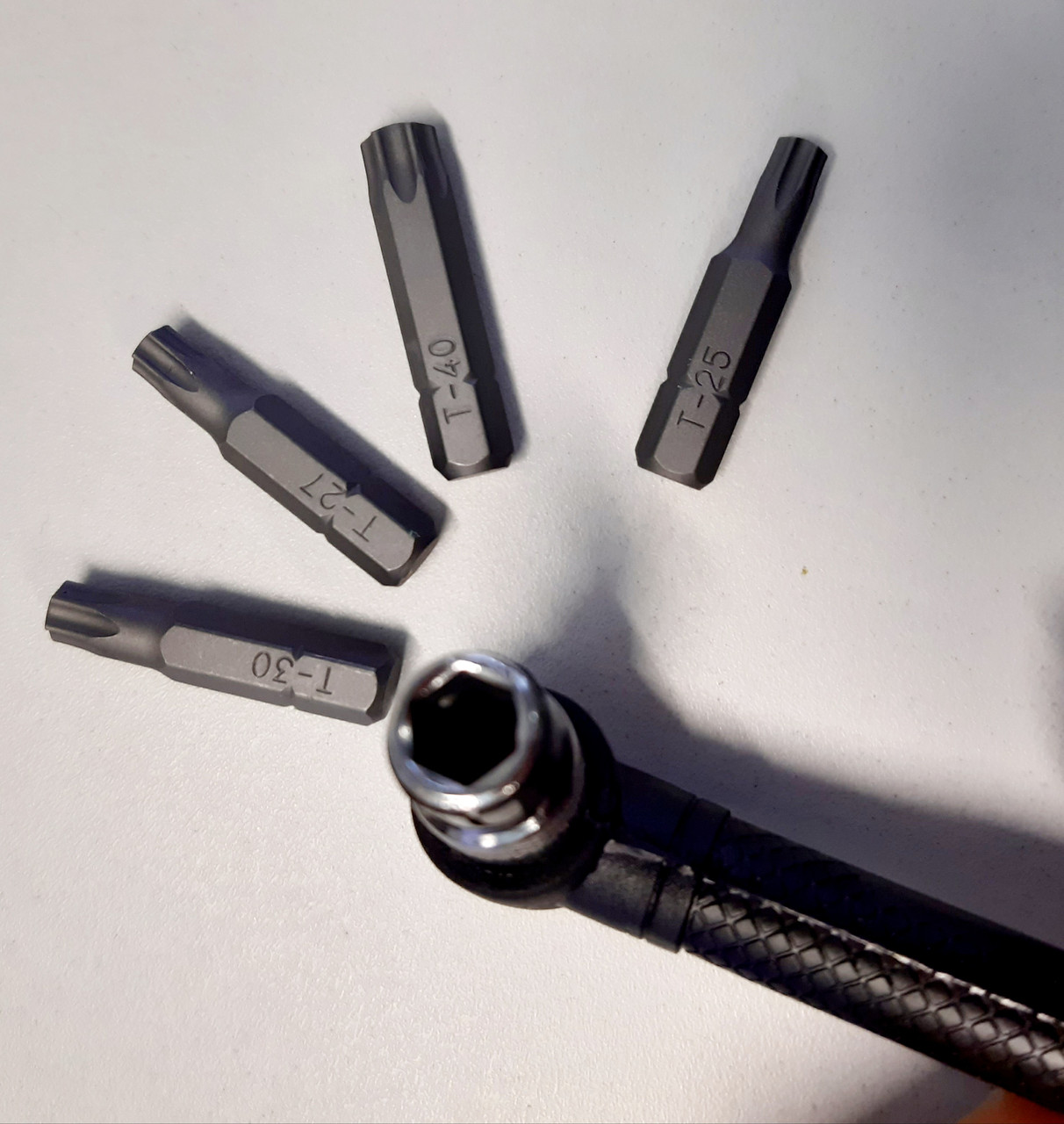 Купить Набор бит TORX TOPTUL 1/4" T10H-T40H + Г-обр. переходник 8ед ...