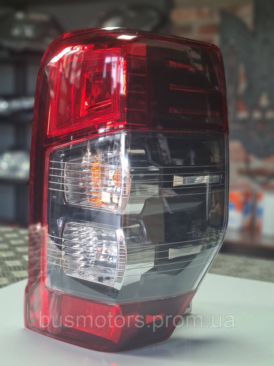 Задній правий стоп ліхтар Mitsubishi L200 (2019 ->) 8330B210 (ID ...