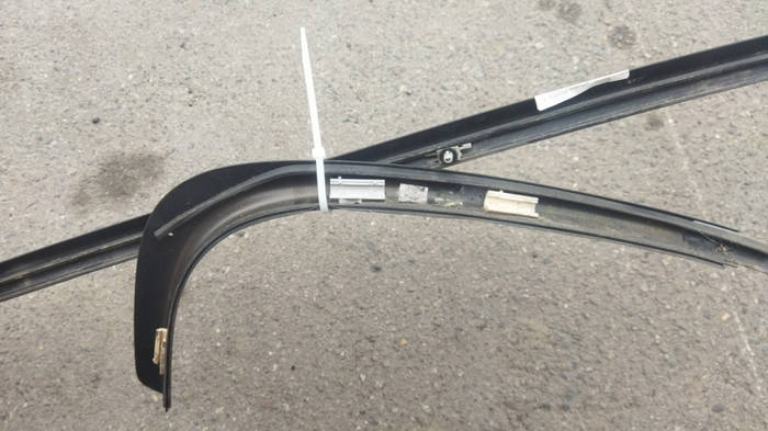 Купити Б/У Молдинг арки лівий BMW 3 E90 51137117243, ціна 1140 ₴ - Prom ...