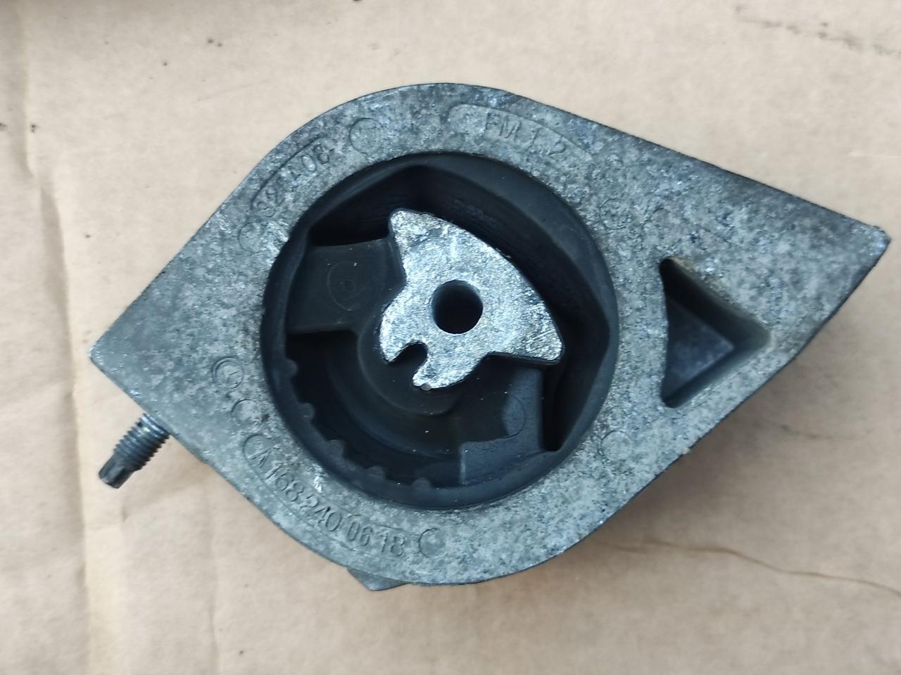 Подушка двигуна мерседес mercedes w168 задня ліва права A1682400618 ...