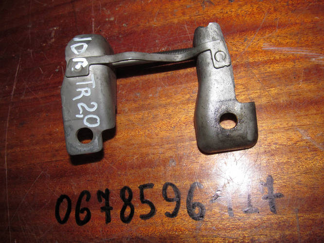 Кронштейн кріплення renault trafic 2.0 dci opel vivaro, nissan ...