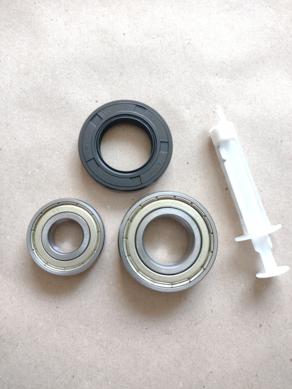 Комплект подшипников SKF 6203+6205 + сальник(30*52*10 mm/мм)+смазка для ...