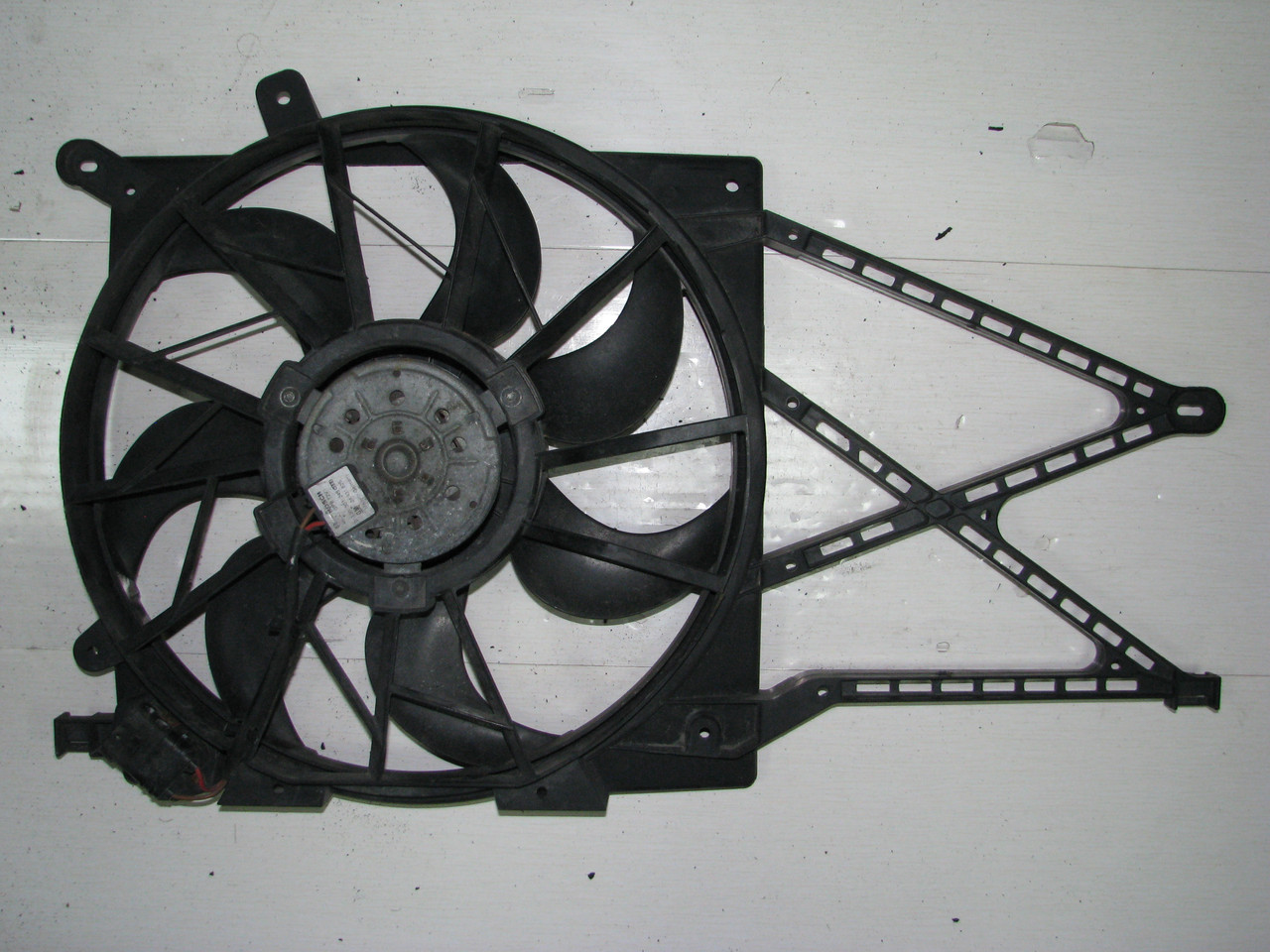 Б/у вентилятор радиатора Opel Astra G/Zafira A 1.4-1.6, 24431825, BOSCH ...