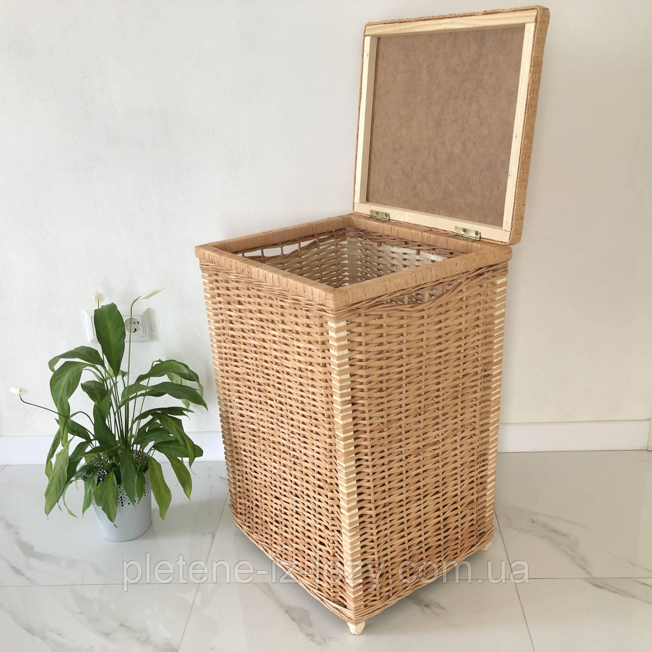 Корзина ящик плетена із лози продаж ціна у Ужгороді Ящики і кошики для зберігання від