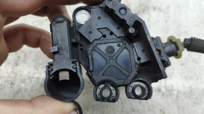 Реле-регулятор генератора реле зарядки Опель Инсигния, Opel Insignia 2. ...