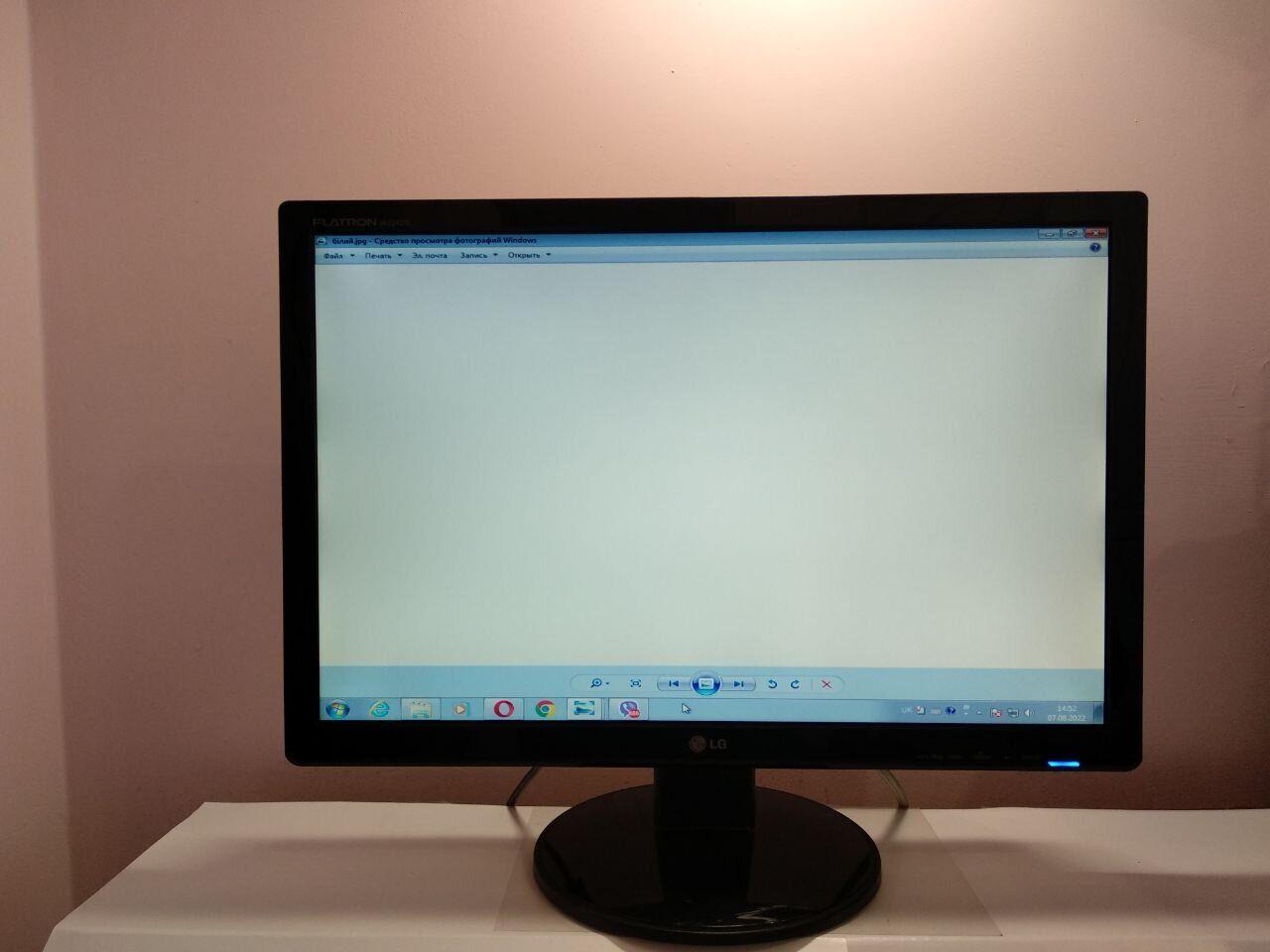 Монитор LG Flatron W2242S-PF / 22" (1680x1050) TN / VGA / VESA 75x75 ...