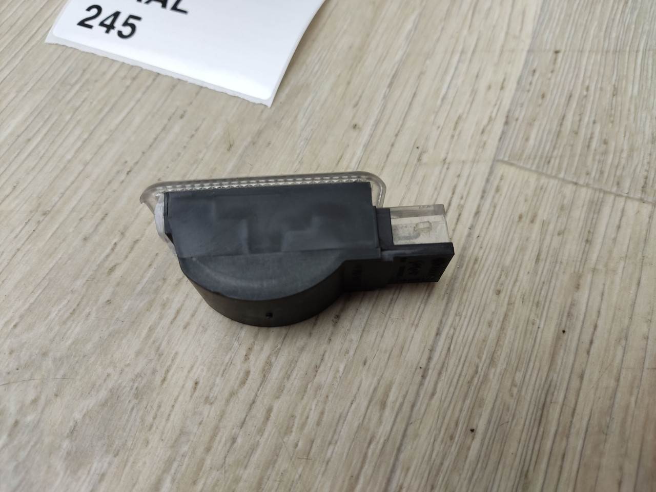 Купить Плафон лампа підсвітка двері Audi A6 A7 A8 4B0947415A, цена 380 ...