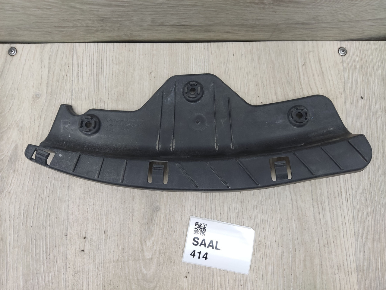 Купити Кронштейн кріплення направляюча фари передній правий Ford Kuga ...