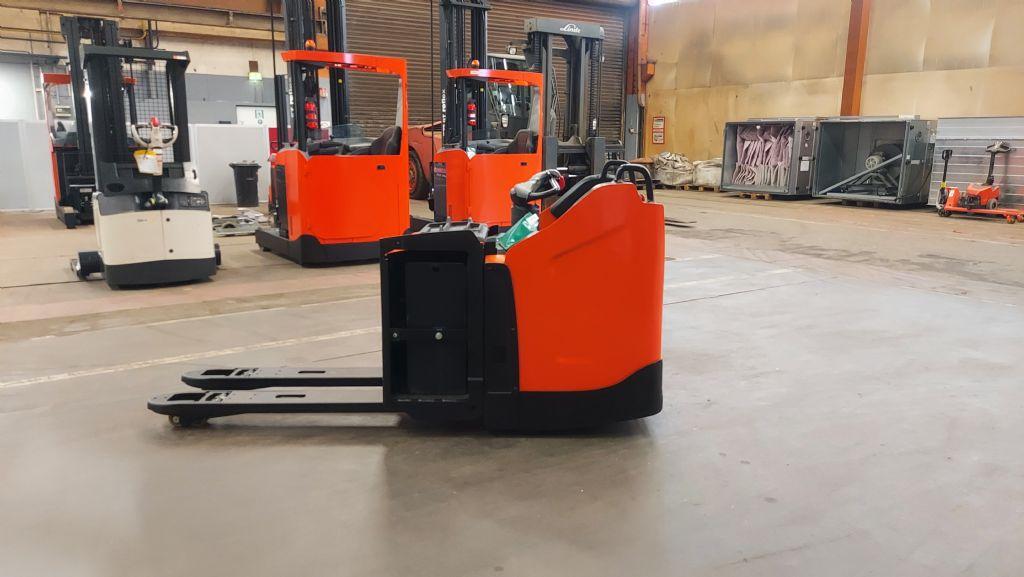 Купити Toyota Electric Pallet Trucks LPE 220 // 2.952 Std. / Servo ...