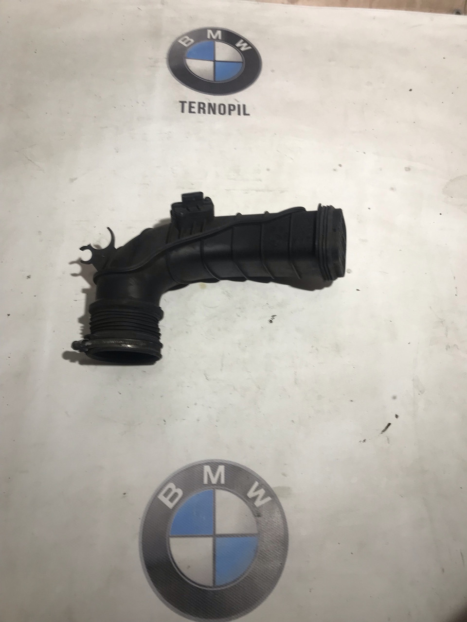 Патрубок воздушного фильтра бмв bmw ф F10/11 дизель 8508047, цена 2000 ...