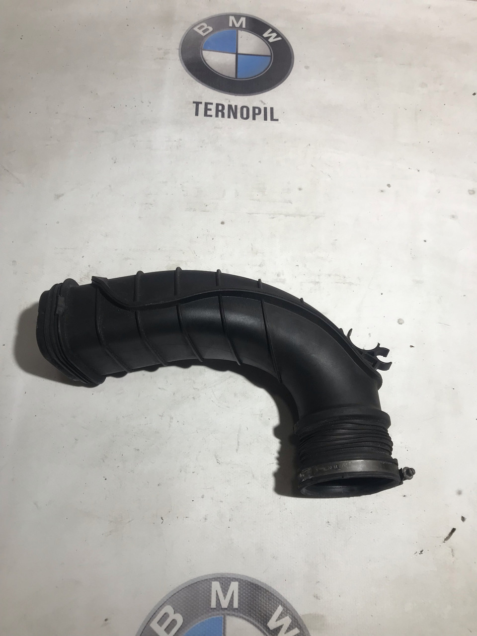 Патрубок воздушного фильтра бмв bmw ф F10/11 дизель 8508047, цена 2000 ...