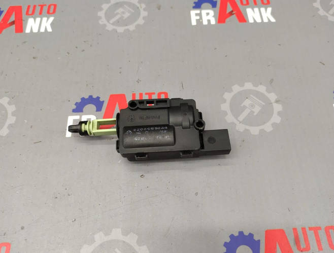 Купити Привод ценстрального замка 8200659044 для Renault Kangoo II ...