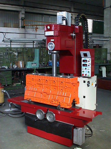 Вертикально-расточной станок для расточки блоков и цилиндров ROBBI ...