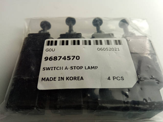 Датчик вмикання гальма (педалі) Aveo/Lacetti, (96874570) 2-контакту ...