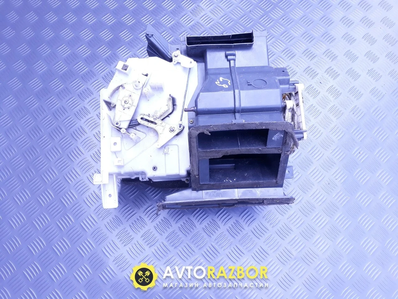 Корпус отопителя радиатора печки на Mazda 323 BJ, 323F 1998 - 2003 год ...